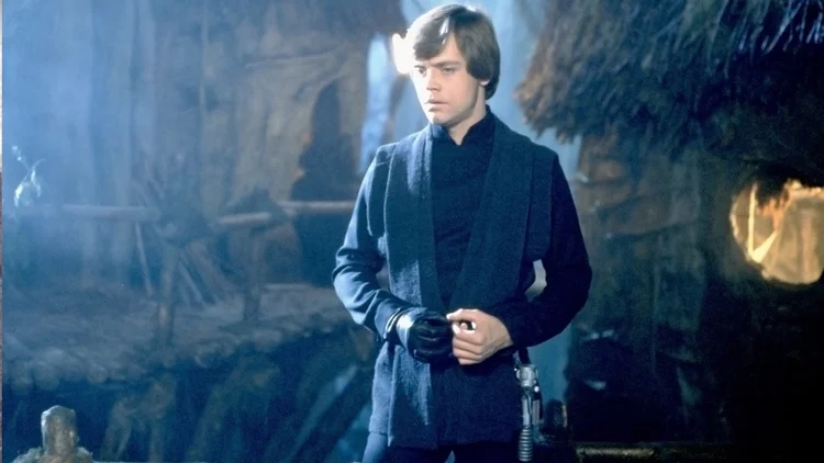 First Photo of Mark Hamill as Luke Skywalker in STAR WARS: THE FORCE ...