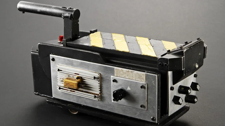How to Build Your Own GHOSTBUSTERS Ghost Trap — GeekTyrant