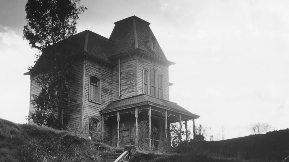 Iconic Horror Movie Houses - Video Supercut — GeekTyrant