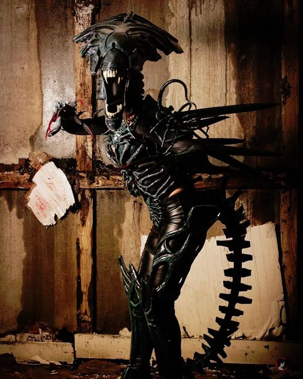 Beautifully Nightmarish ALIENS Cosplay of Xenomorph Queen — GeekTyrant