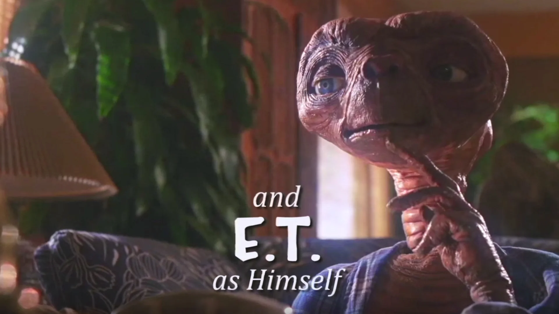 Video Reimagines E.T. as a 1990s Sitcom — GeekTyrant