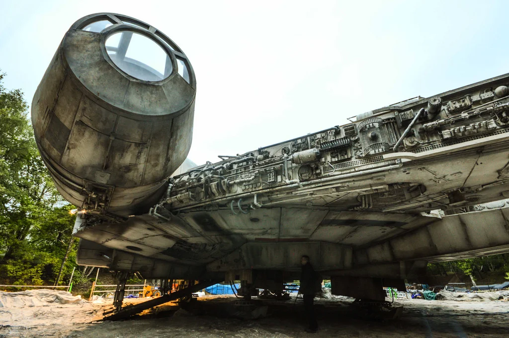 Detailed Set Photos of The Millennium Falcon From STAR WARS: EPISODE ...