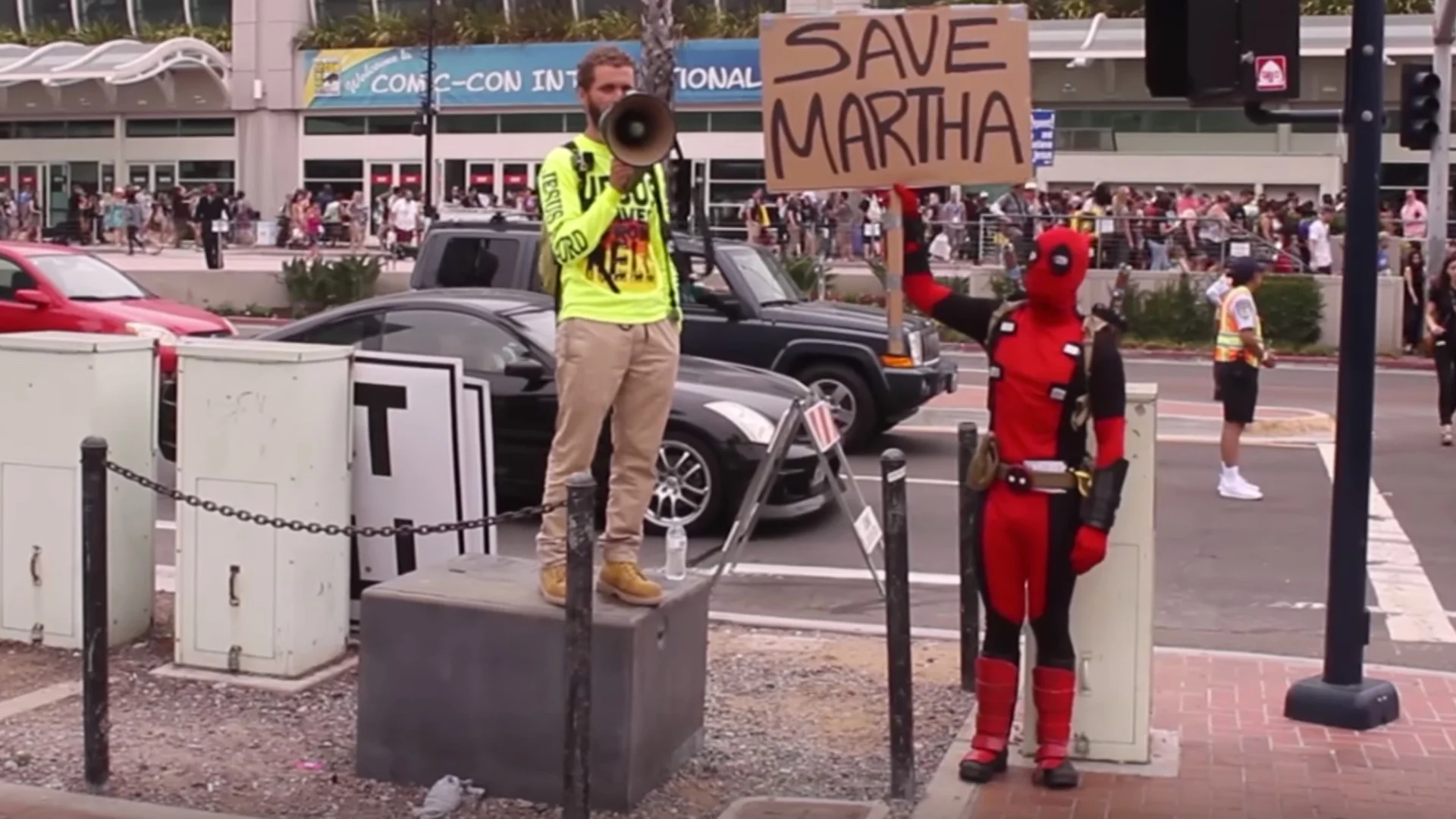 Deadpool Vs. Comic-Con 2016 in Amusing Cosplay Video — GeekTyrant