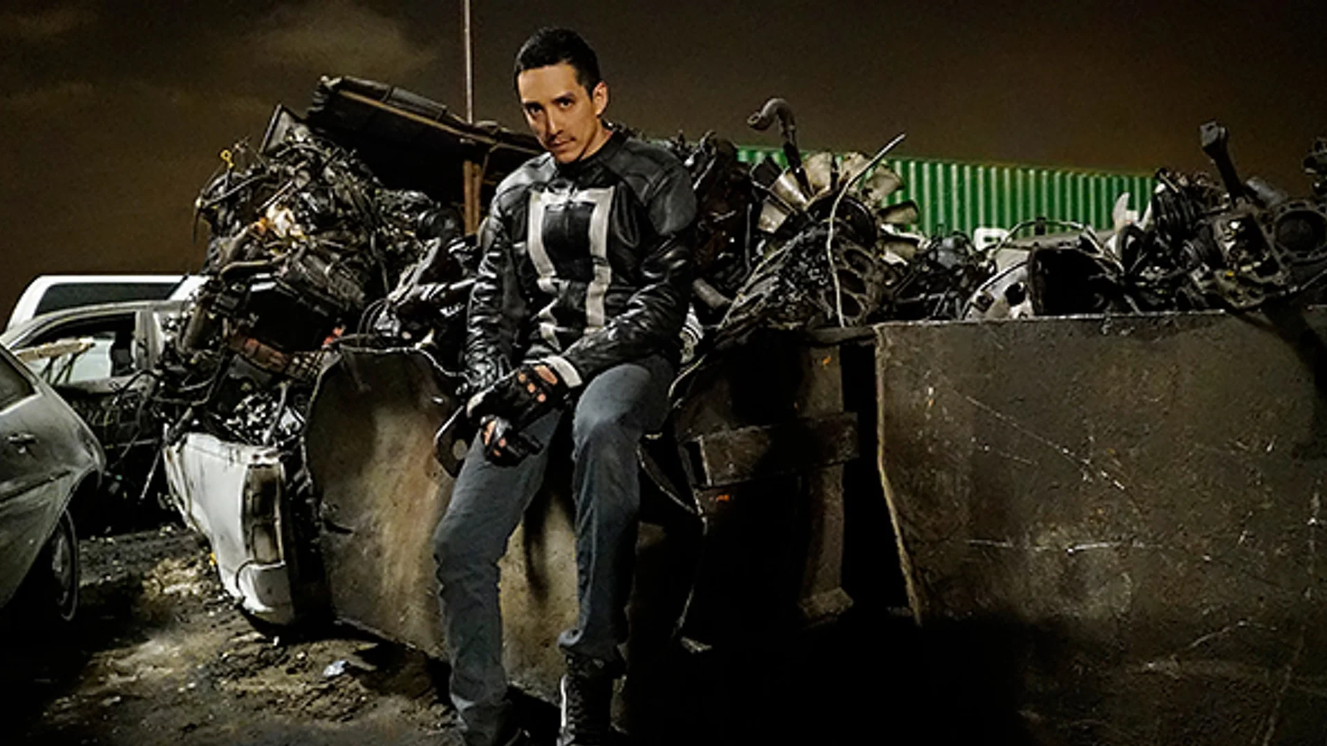 First Photo of Gabriel Luna as Robbie Reyes/Ghost Rider in Marvel’s ...