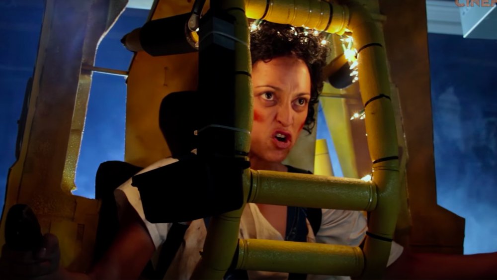 Watch: ALIENS' Power Loader Scene Recreated Using Cardboard — GeekTyrant