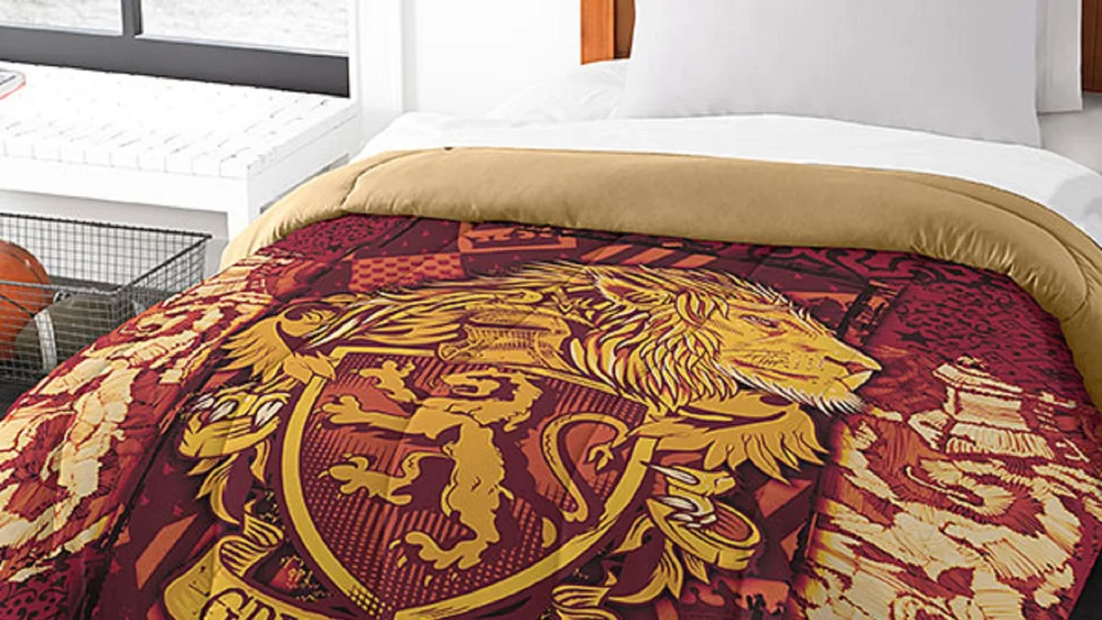 Rep Your House of Choice With HARRY POTTER Themed Comforters — GeekTyrant