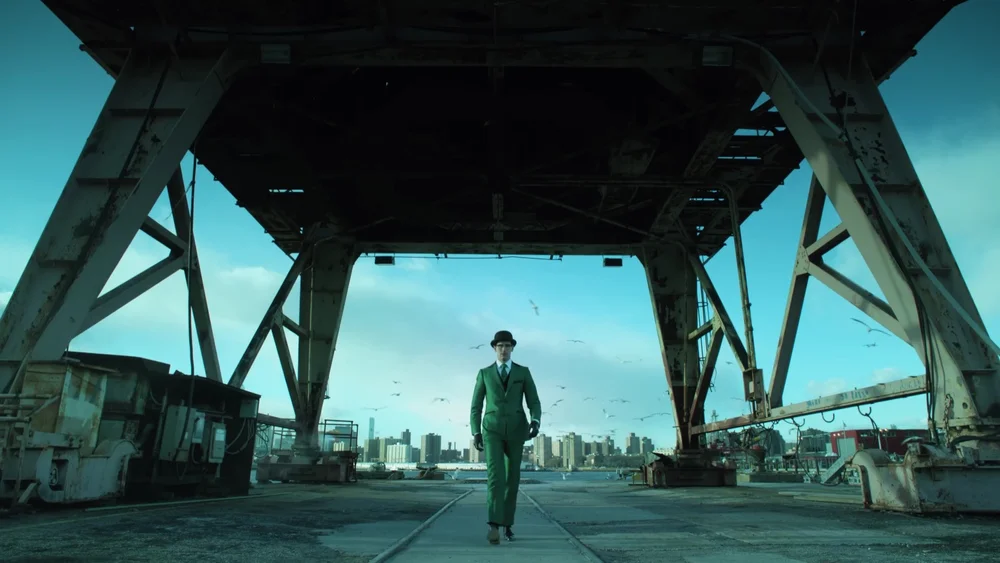 Here's Your First Look at the Riddler's Outfit in GOTHAM — GeekTyrant