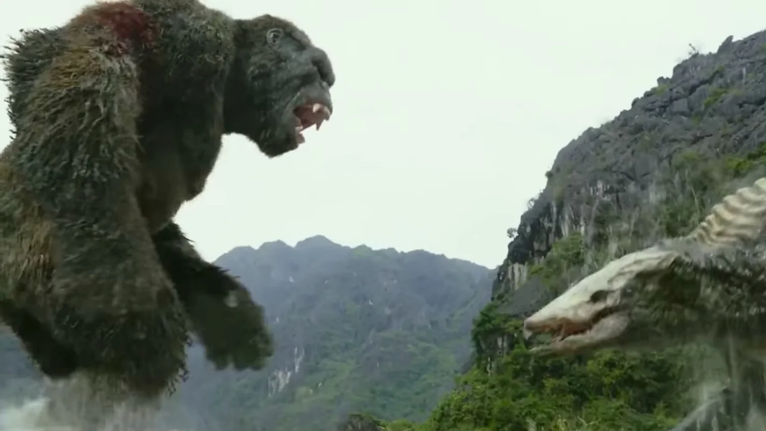King Kong Battles a Skull Crawler in KONG: SKULL ISLAND Clip, Plus ...