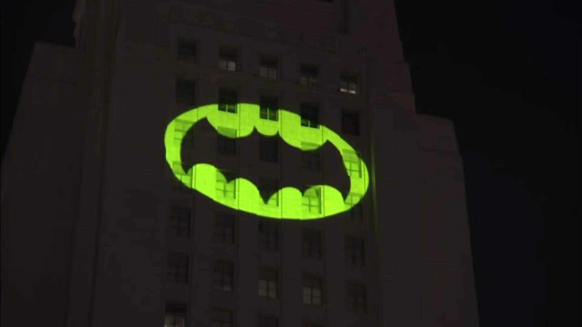 Watch L.A. Light Up The Bat Signal To Honor Adam West — GeekTyrant