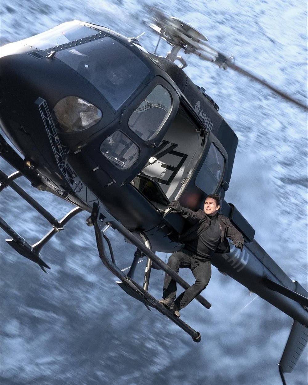 Tom Cruise Reveals First Photo and Title for MISSION: IMPOSSIBLE 6 ...
