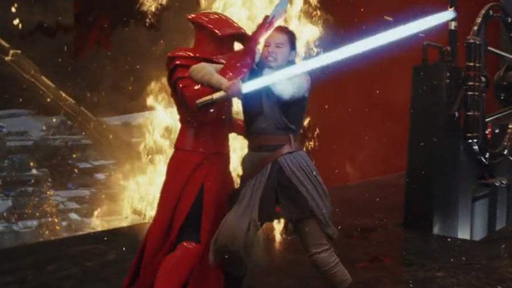 Here's a Continuity Error in THE LAST JEDI Where Rey Should Have ...