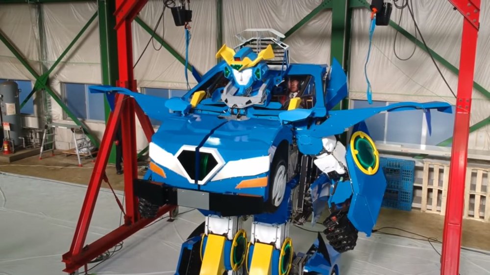 Check Out This Real Life Transformer Transform! — GeekTyrant
