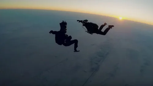 Watch This Insane Featurette That Focuses on Tom Cruise's HALO Jump in ...