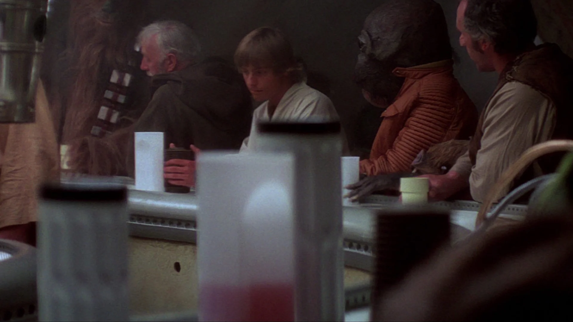 New Details on Disney's STAR WARS: GALAXY'S EDGE and its Hive of Scum ...