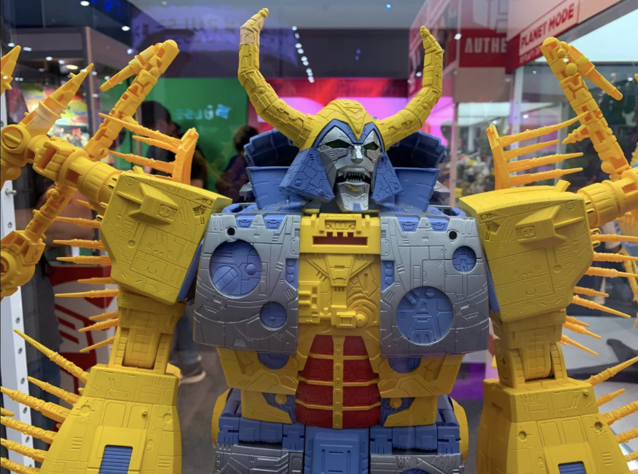 Hasbro Revealed a Huge 2-Foot Tall TRANSFORMERS Unicron Action Figure ...