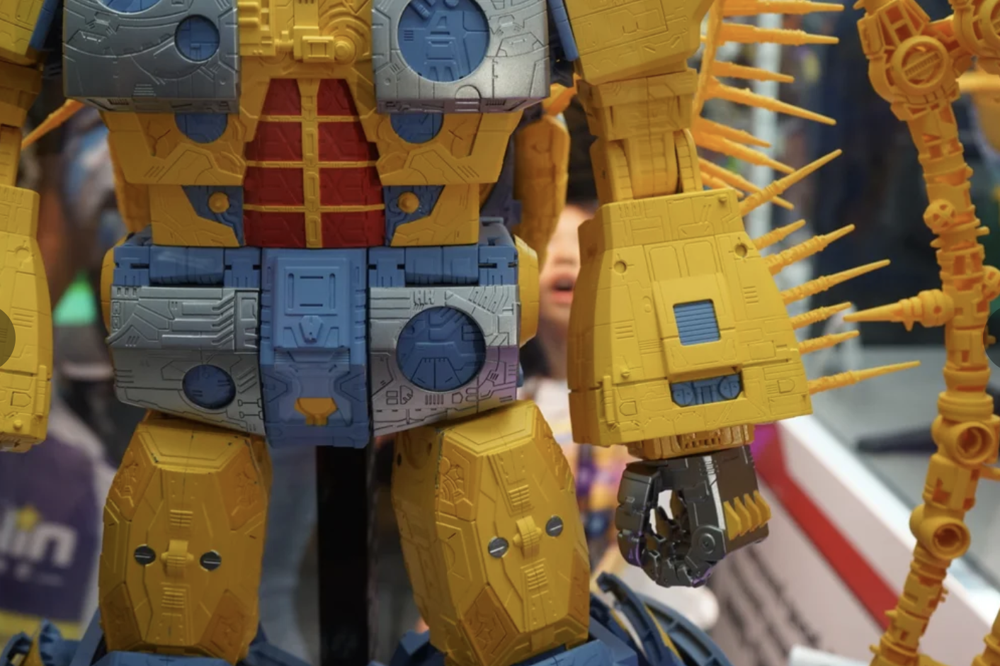 Hasbro Revealed a Huge 2-Foot Tall TRANSFORMERS Unicron Action Figure ...