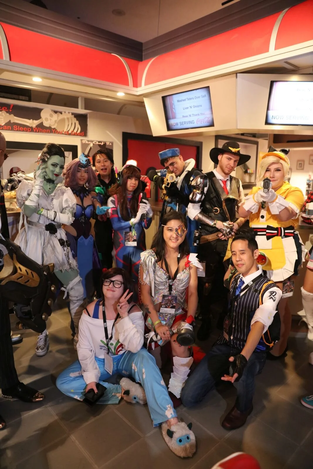 OVERWATCH Cosplayers Met Up For a Photoshoot At BlizzCon | FizX
