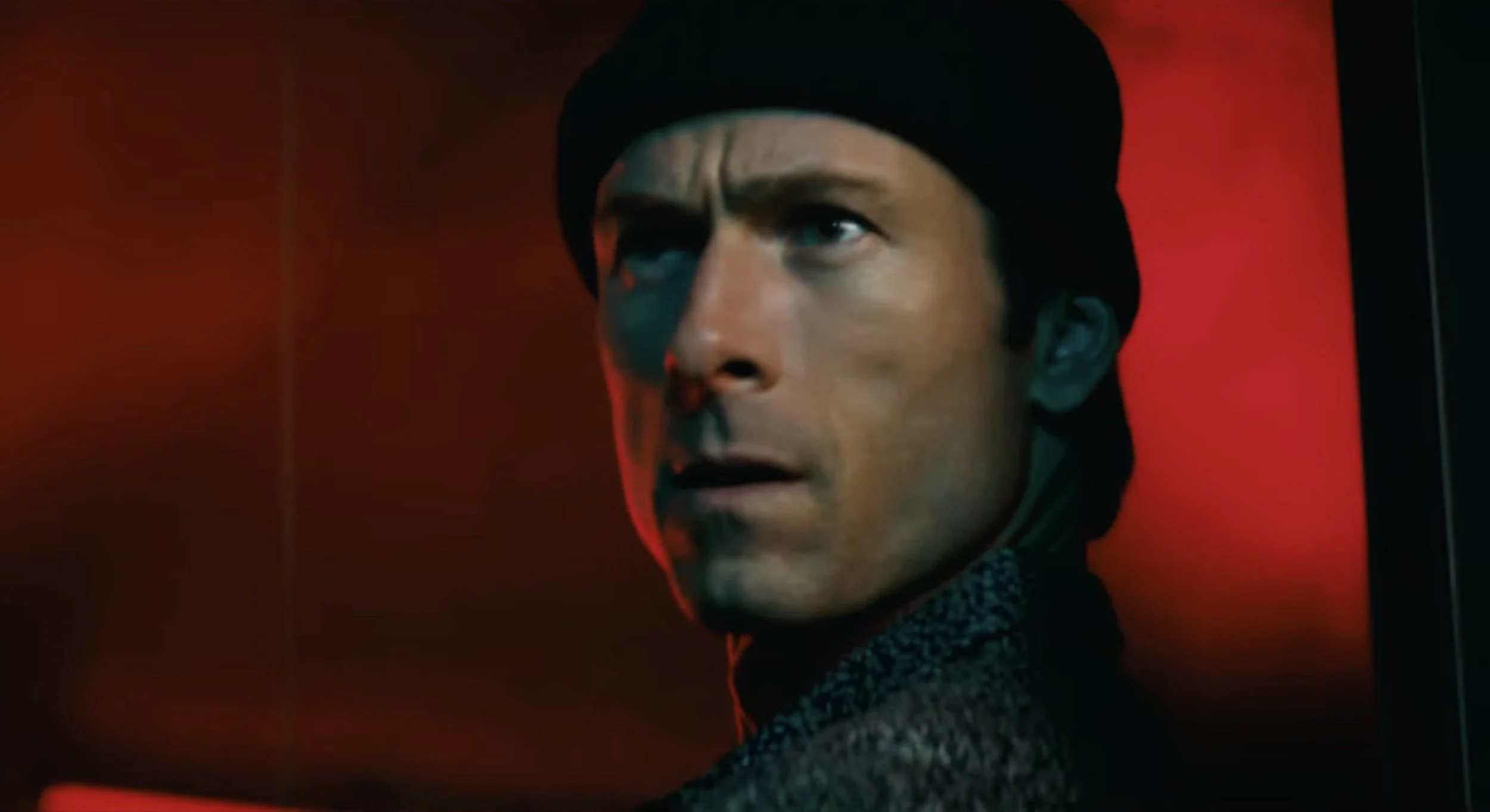 New Trailer for HOW TO MAKE A KILLING Has Glen Powell Cutting Down His ...