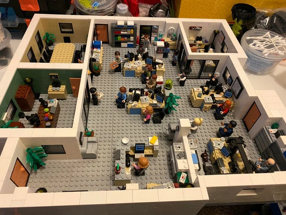 THE OFFICE Fan Builds Entire Dunder Mifflin Office Out of LEGOs ...