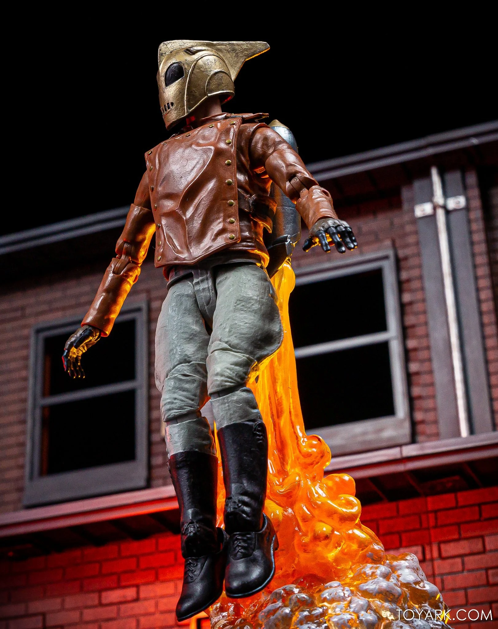 A Cool New Action Figure For THE ROCKETEER is Here Thanks To Diamond ...