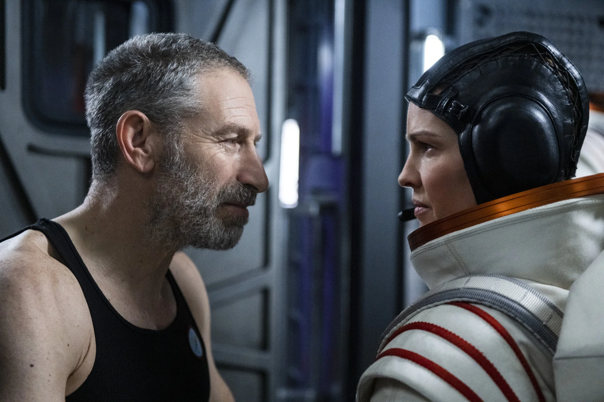 Hilary Swank Is Headed to Mars in First Teaser Trailer for Netflix's ...