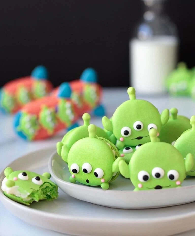 Still Cracking » Daily Dose Of HumorGeek Themed Macarons That Are Yummy ...