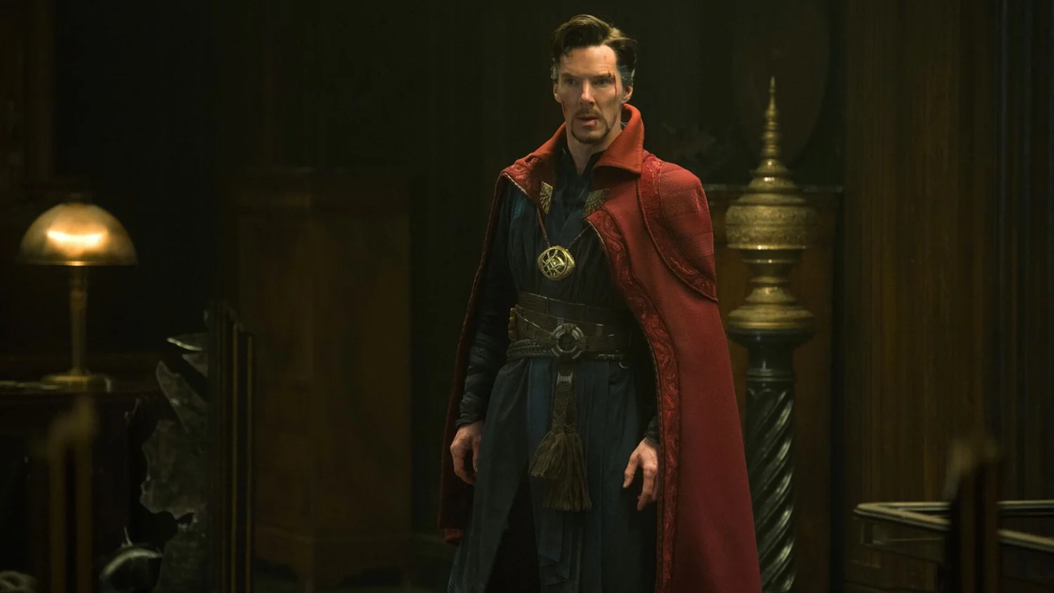 Cool Video of Benedict Cumberbatch Walking Into a Comic Shop as Doctor ...
