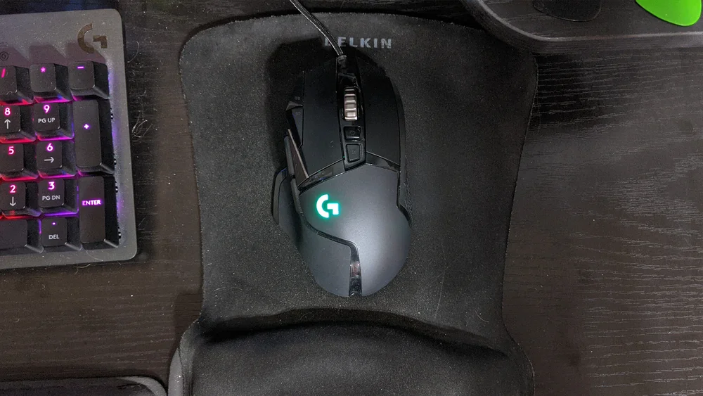 Review: Logitech G502 Gaming Mouse is Great for a Budget — GeekTyrant