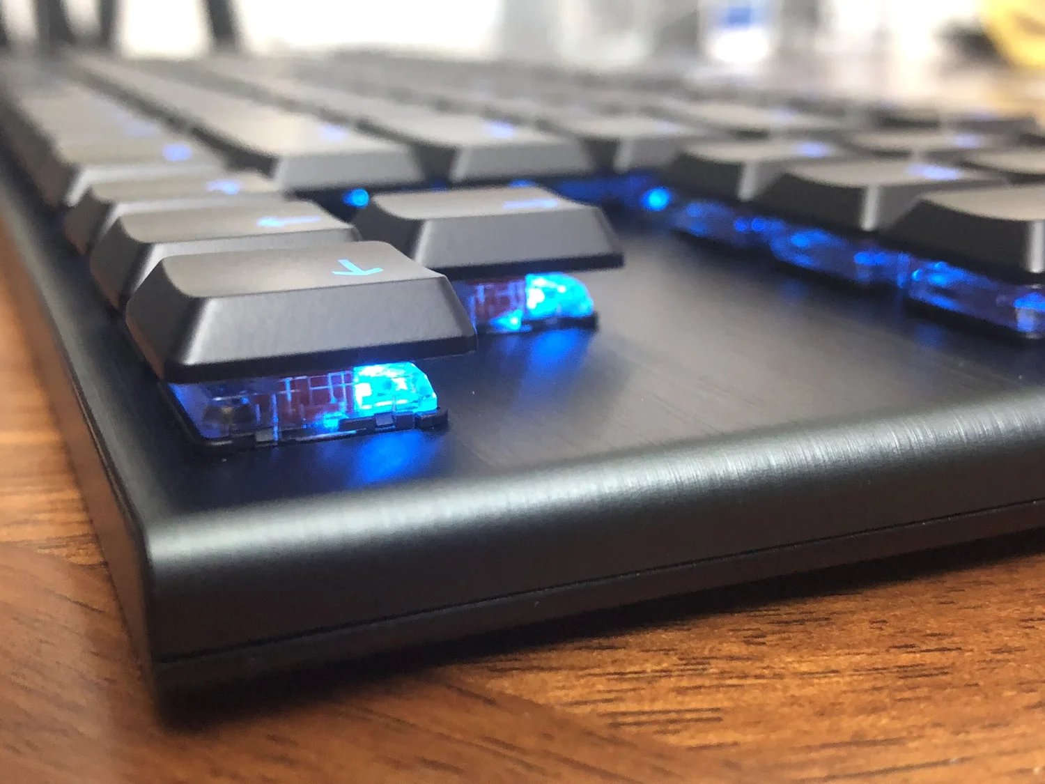 Review: The LOGITECH G915 TKL Is The Key To PC Happiness — GeekTyrant