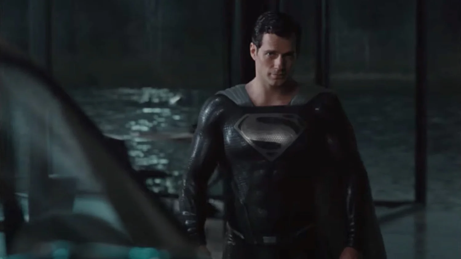 Clip From Zack Snyder's JUSTICE LEAGUE with Superman in His Black Suit ...
