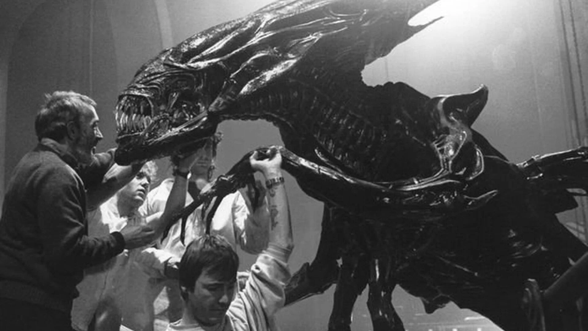 Cool Behind-The-Scenes VFX Videos For James Cameron's ALIENS — GeekTyrant