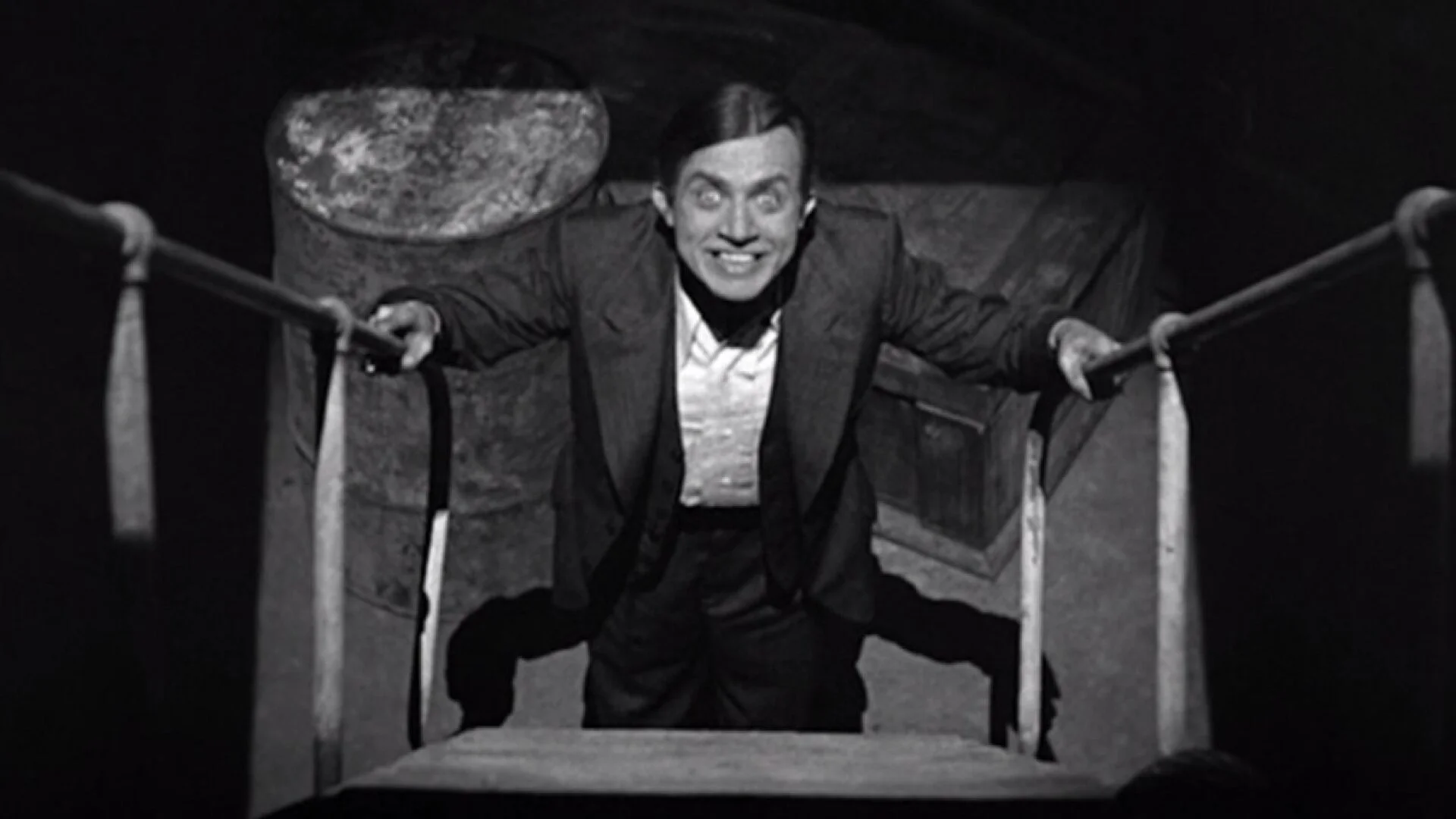 Robert Kirkman Says Universal's Dracula Inspired Film RENFIELD Is an ...