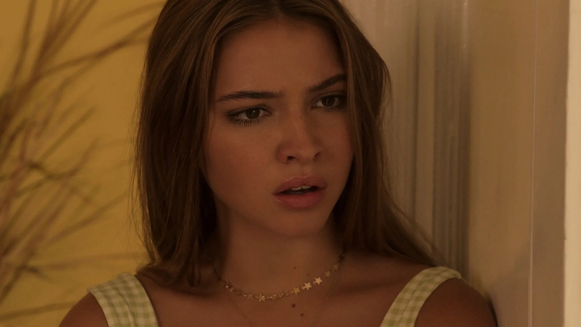 Rian Johnson Casts OUTER BANKS Star Madelyn Cline in KNIVES OUT 2 — GeekTyrant