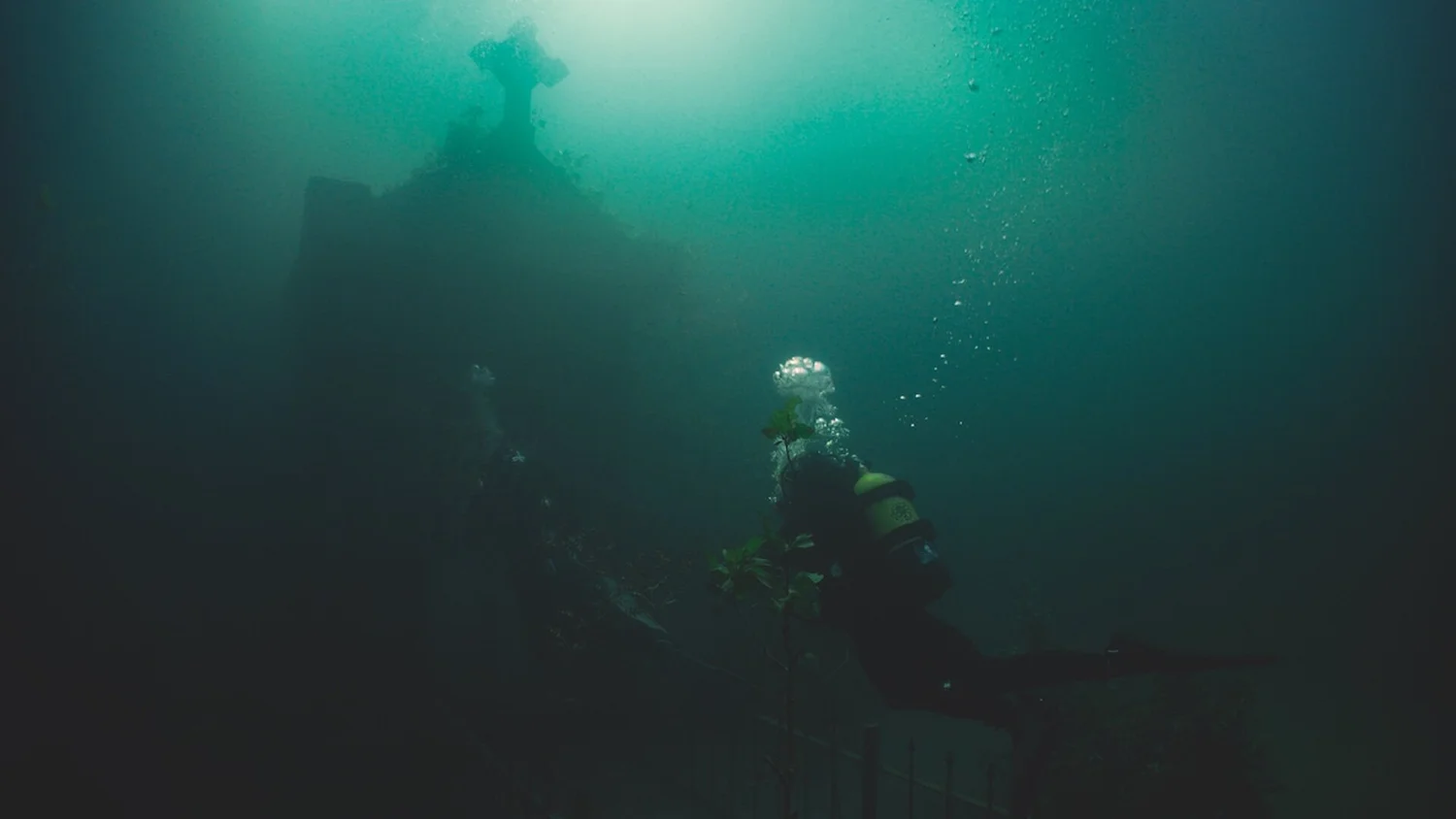 New Trailer For The Underwater Haunted House Horror Thriller THE DEEP ...