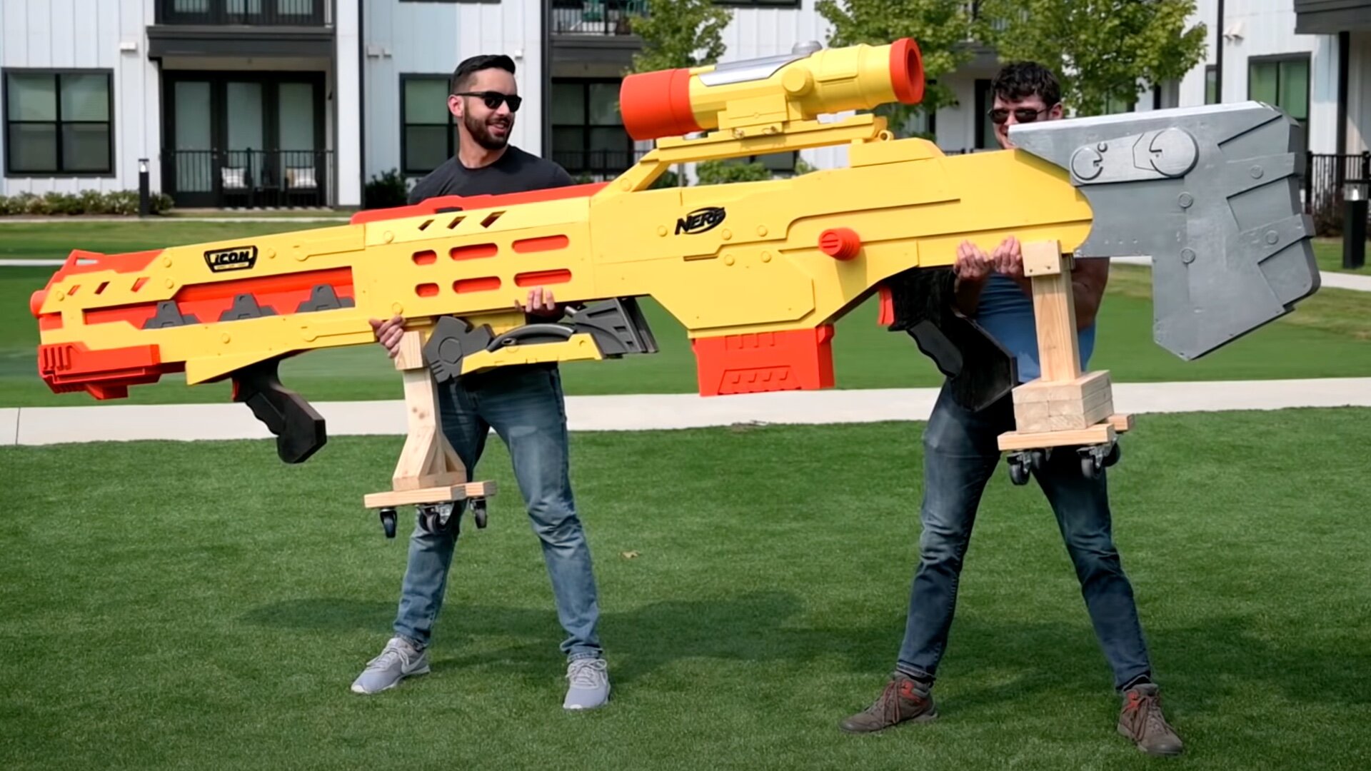 The Worlds Largest Nerf Gun Shoots Giant Darts At 50 Miles Per Hour The Worlds Largest Nerf Gun Shoots Giant Darts At 50 Miles Per Hour