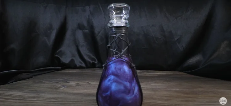 Learn How To Make Your Own Color Changing Potion — GeekTyrant