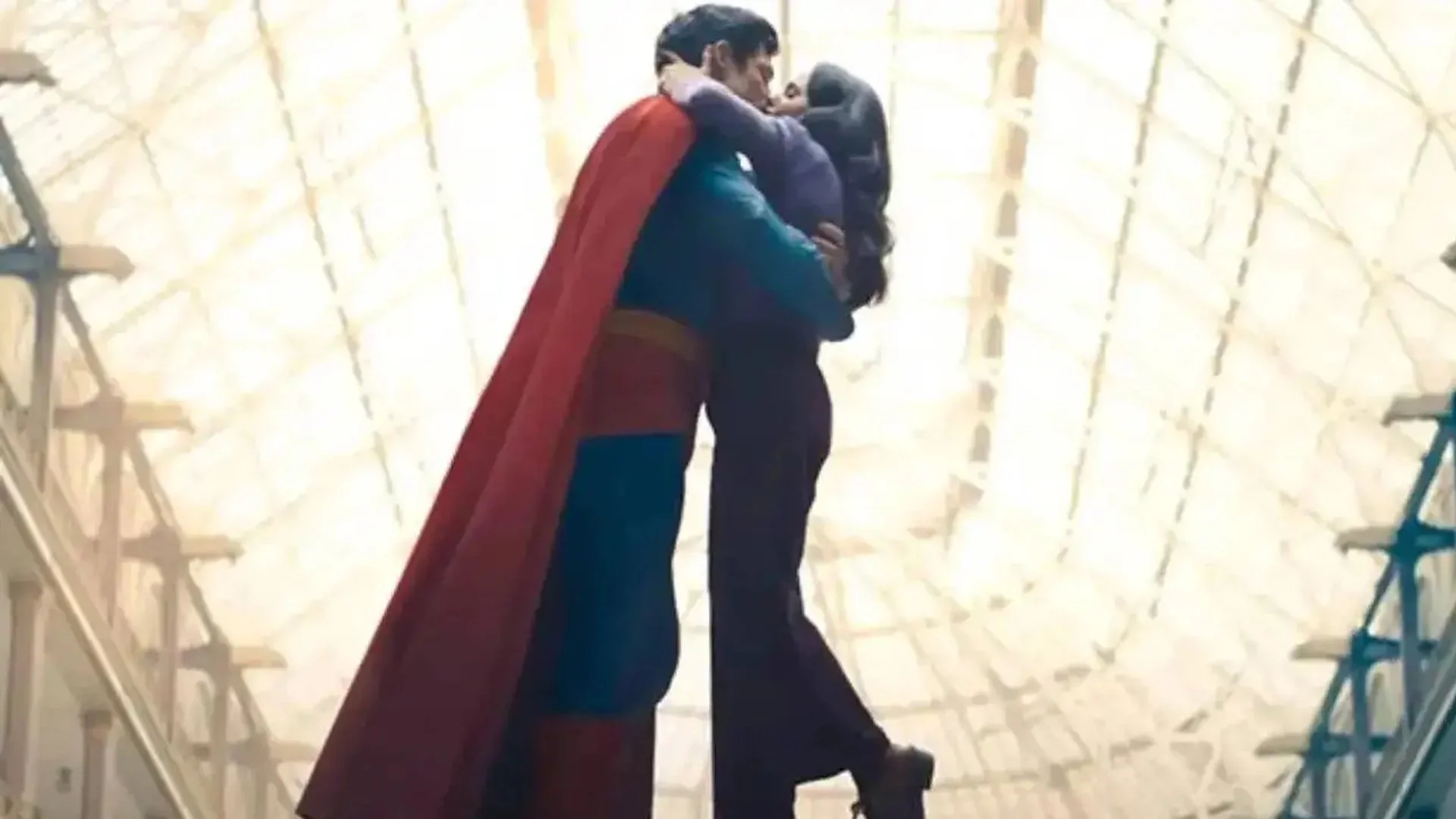 SUPERMAN’s Kiss Censored in India, Fans Slam “Ridiculous” Move — GeekTyrant