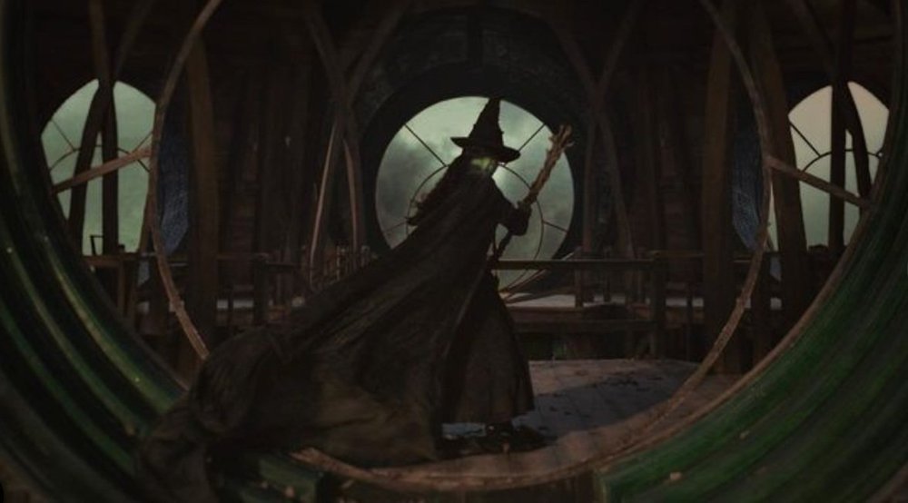 First Look WICKED Photos of Feature Cynthia Erivo and Ariana Grande in ...