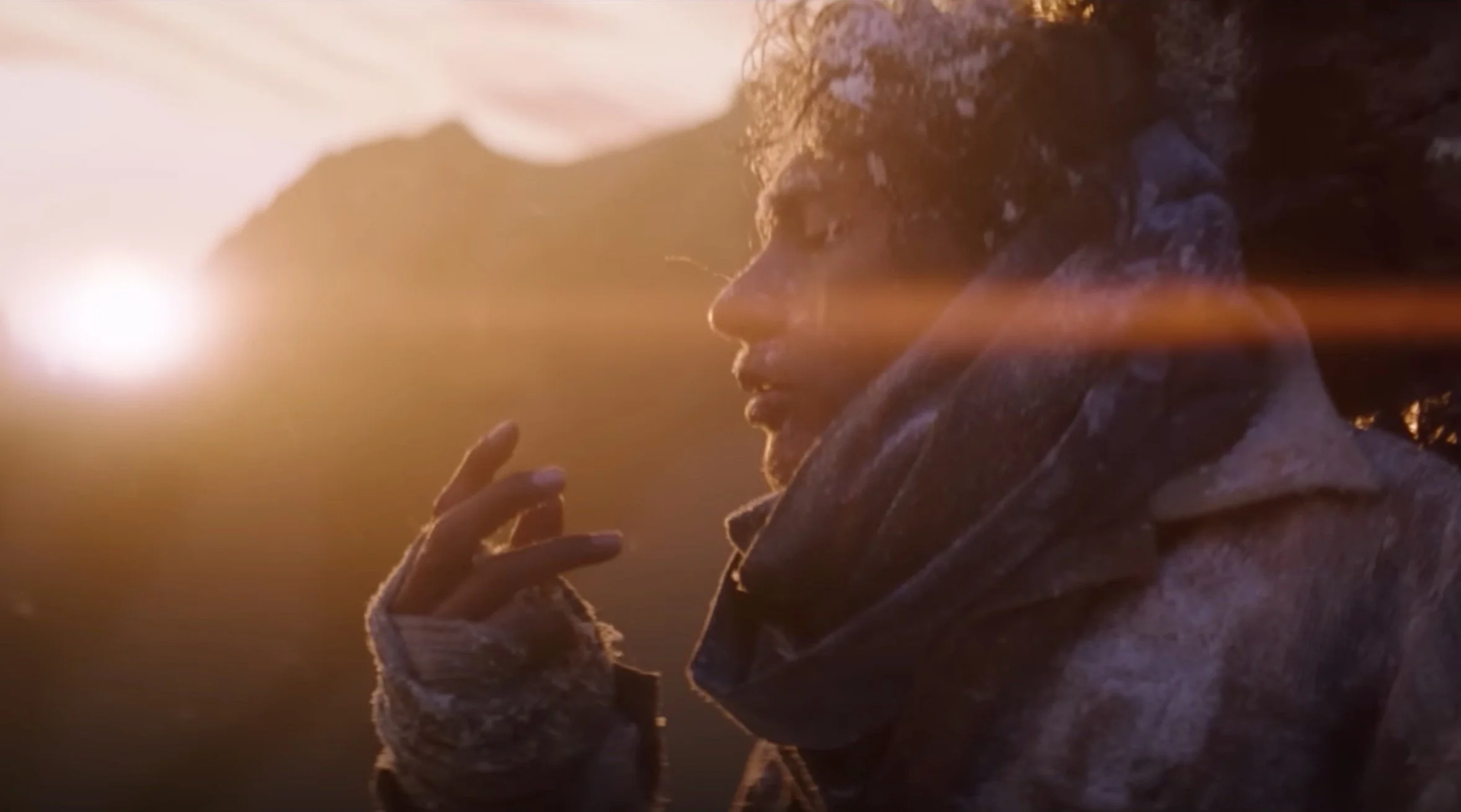 Intense New Trailer For The Plane Crash Survival Thriller SOCIETY OF ...