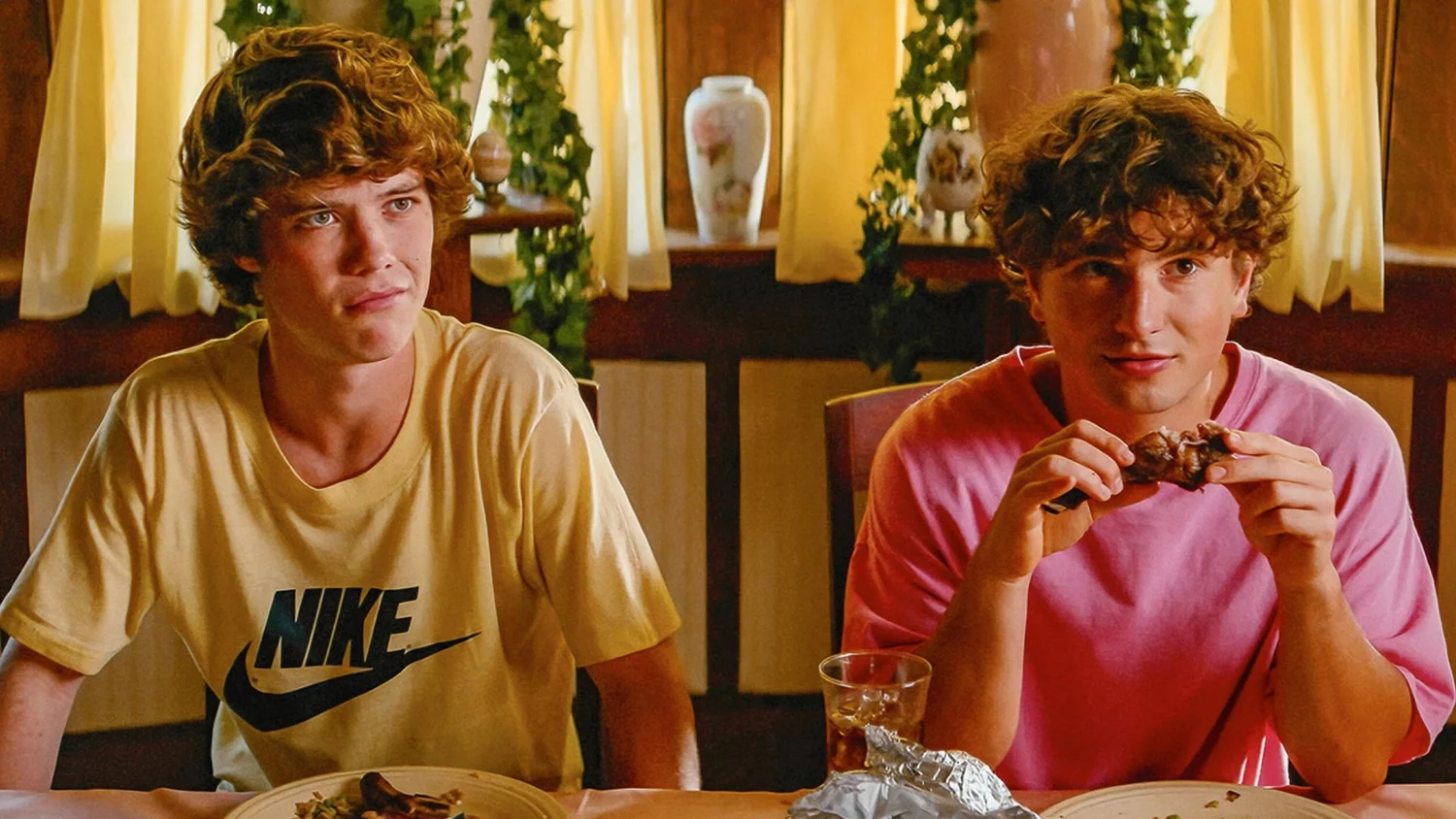 Review: SNACK SHACK Is Great Fun and Heartfelt Comedy About '90s Teen ...