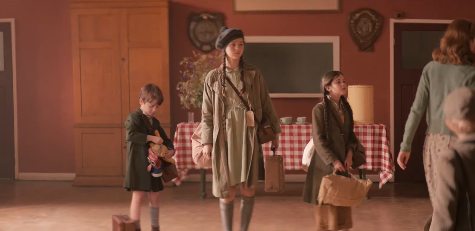 Trailer for Heartwarming Remake/Sequel of British Classic THE RAILWAY ...