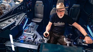 Adam Savage Tours The Razor Crest in THE MANDALORIAN AND GROGU with Jon ...