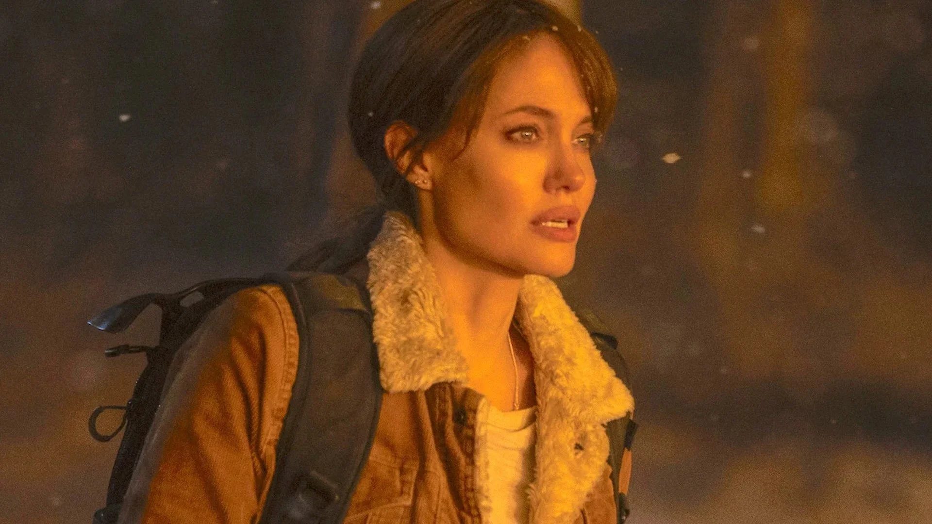 Angelina Jolie Set to Direct WITHOUT BLOOD Starring Salma Hayek Pinault ...