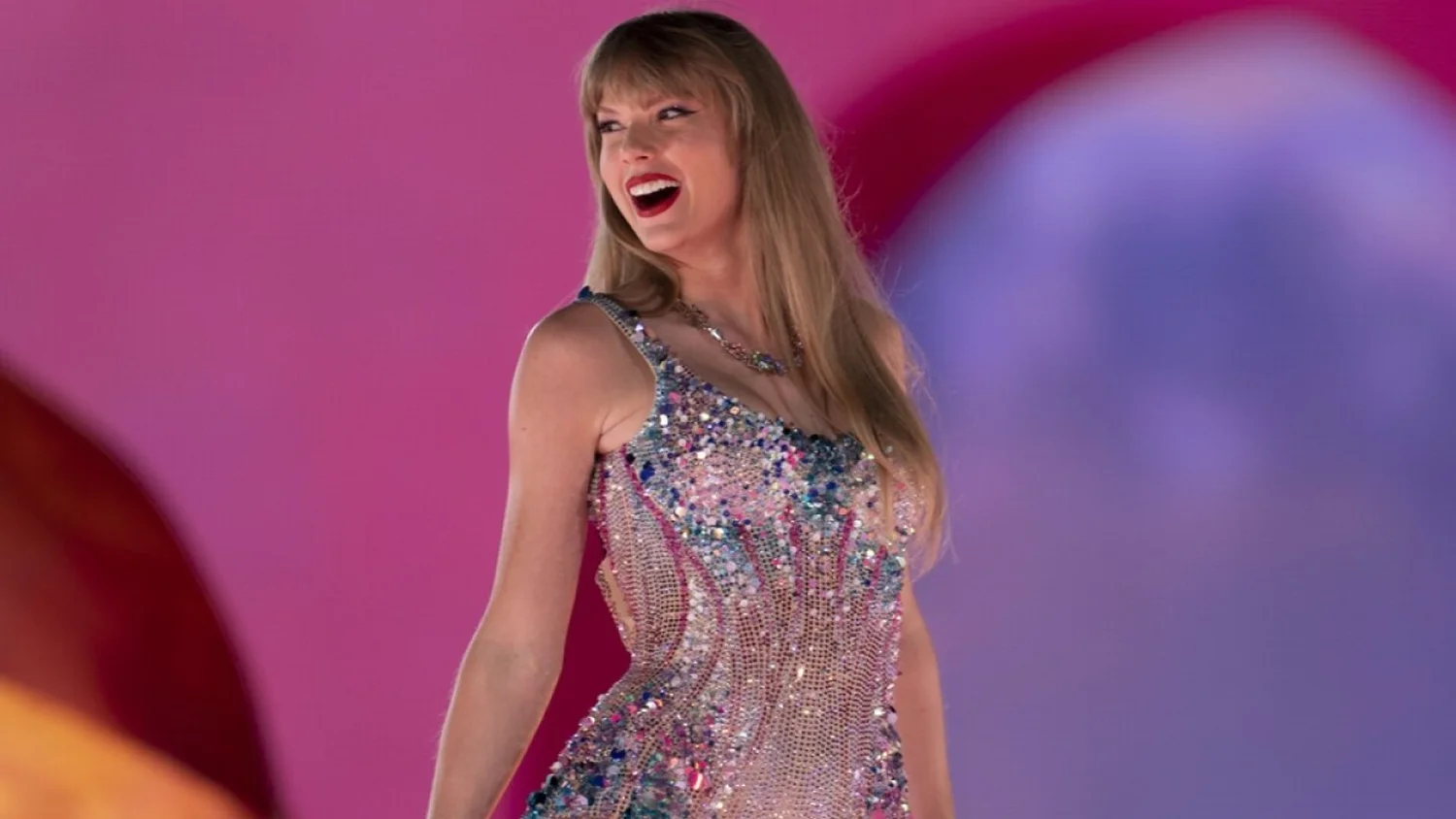 Steven Soderbergh is Fascinated With Taylor Swift's Eras Tour and It's ...