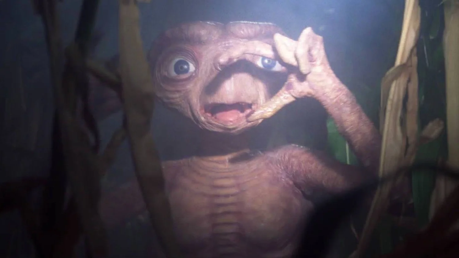 Check Out The 1982 Story Treatment For Steven Spielberg's E.T. II ...