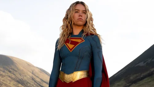 SUPERGIRL Tracking Below THE FLASH at the Box Office Despite Strong ...