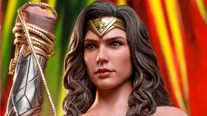 Sideshow Unboxes New Wonder Woman Figure From Hot Toys — GeekTyrant