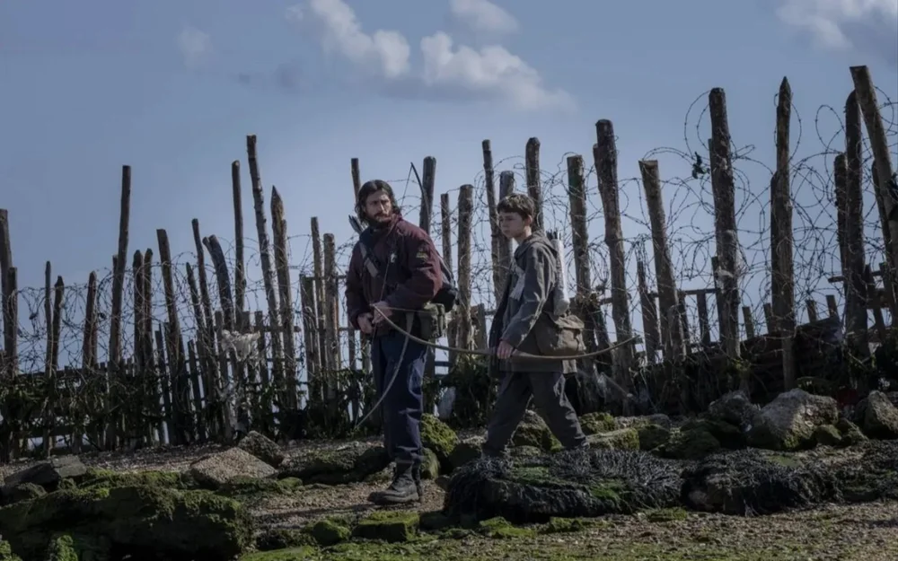 Disturbing New Images From Danny Boyle's 28 YEARS LATER — GeekTyrant