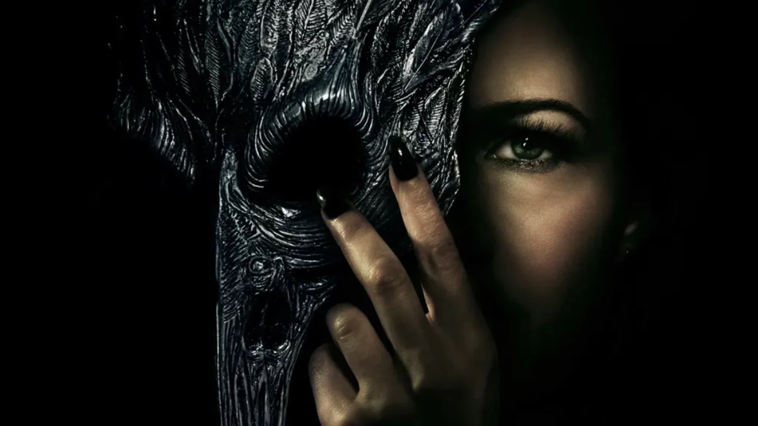 First Look Photos and Poster For Mike Flanagan's THE FALL OF THE HOUSE ...