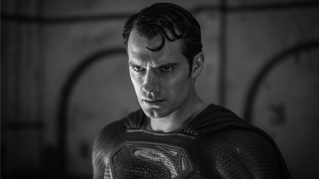 Zack Snyder Declares "Henry Cavill Is Superman" with Cool Still From ...